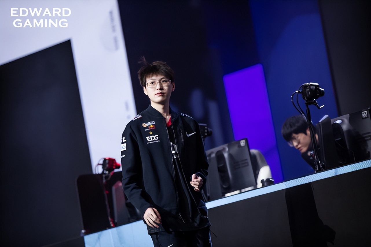 EDG新阵容被曝光？新一：上单阿乐，AD是Gala，直接起飞