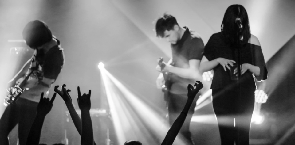 Nova Heart乐队：服务态度很差的乐队，却拥有中国最厉害的女主唱_腾讯新闻