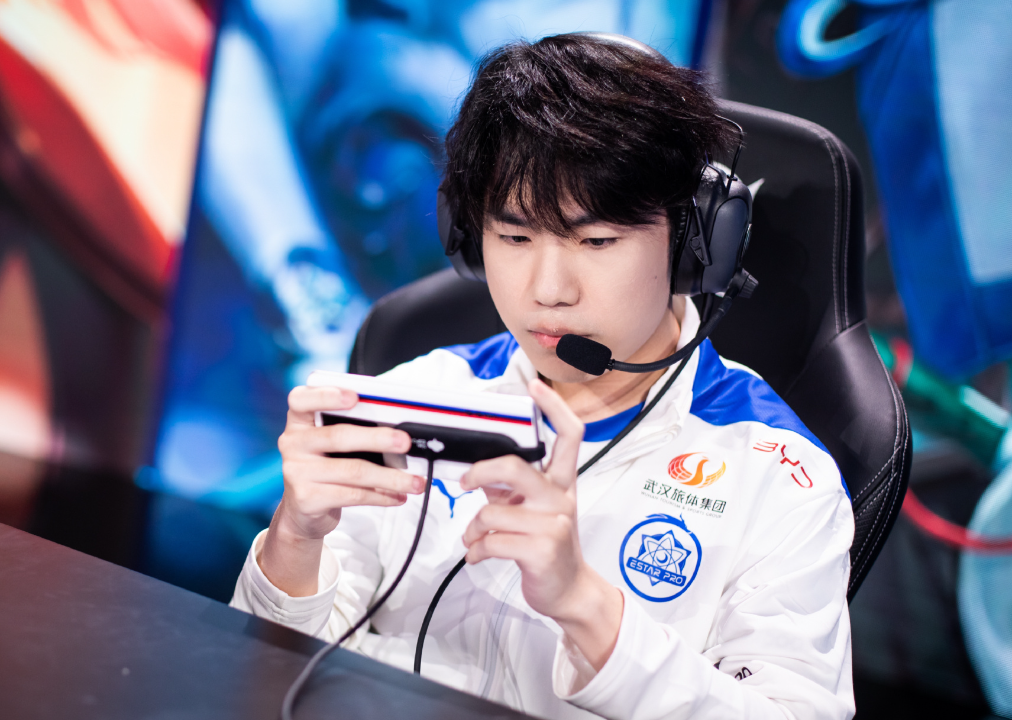 eStar2-3DRG惨遭三连败，花海坦野生疏，易峥子阳打出B组操作