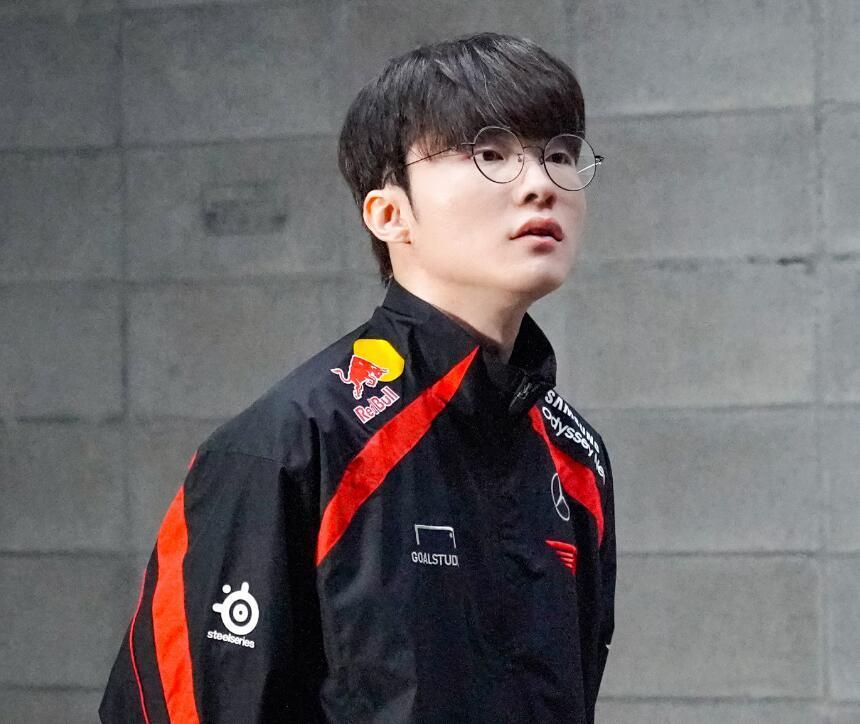 Faker点评knight，直言他适合在韩国发展，打法很像LCK中单_腾讯新闻