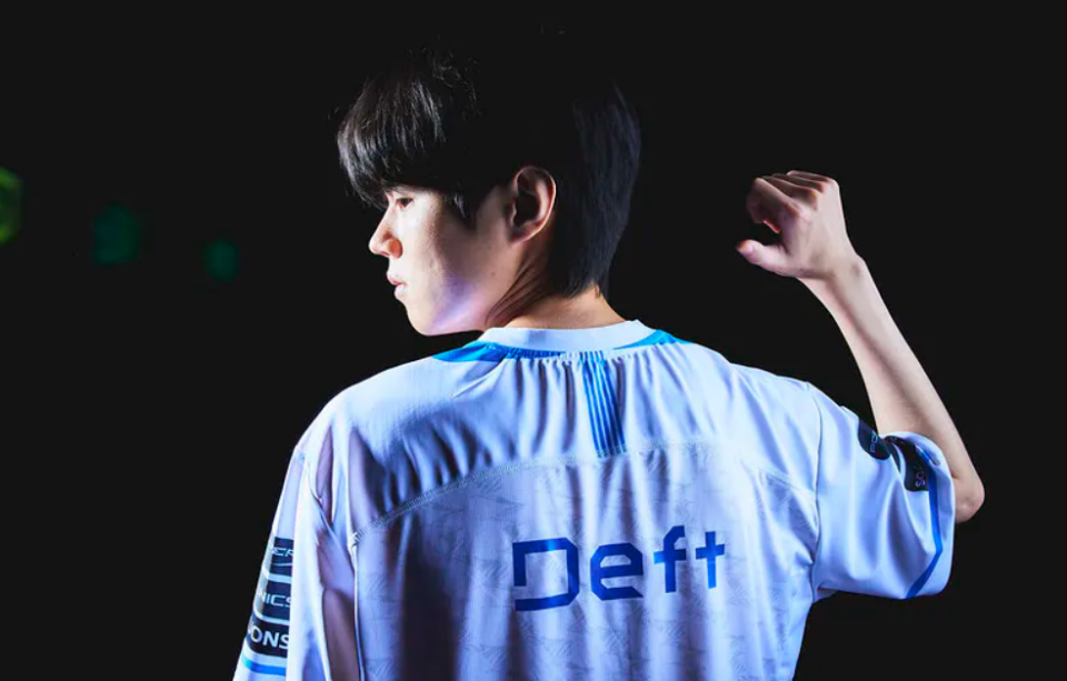 Deft宣布正式退役，但两年后想继续打职业！_腾讯新闻
