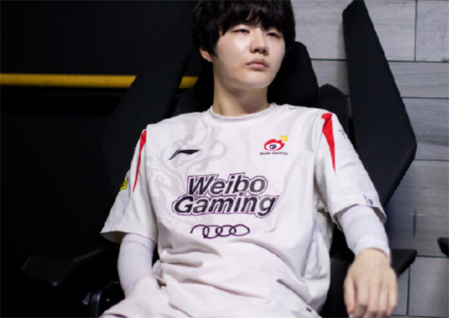 一阵投票选“错”2个人，BLG教练被冲，tabe老婆澄清：不是他投的_腾讯新闻