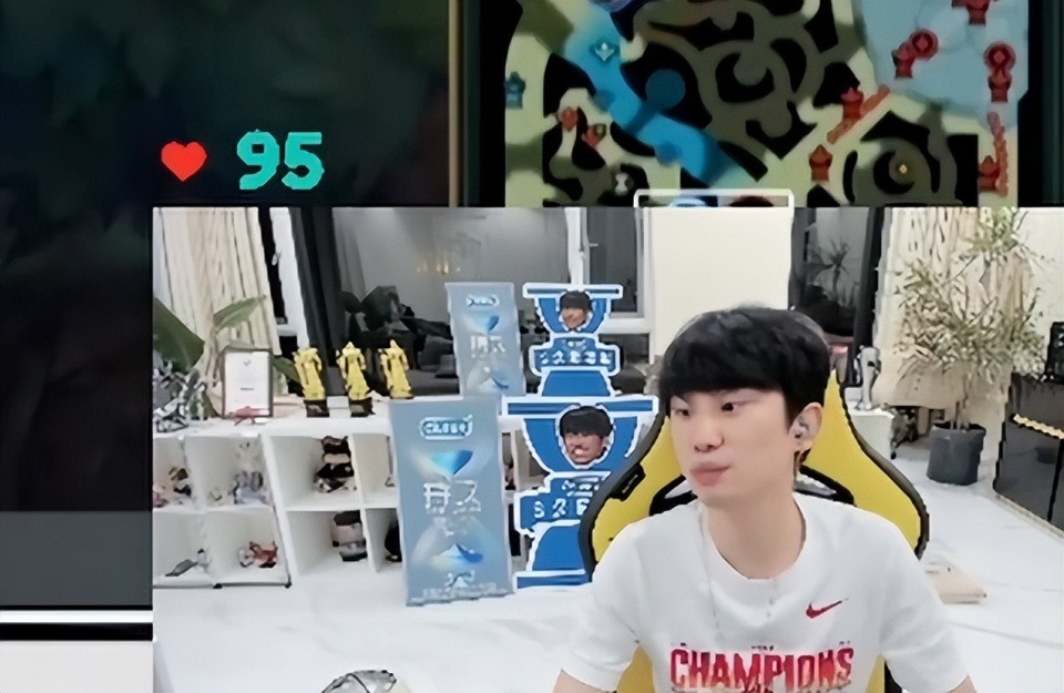 Doinb和XLB吵起来了！怒斥：不想跟狗吵架！难怪这种人拿不到冠军_腾讯新闻