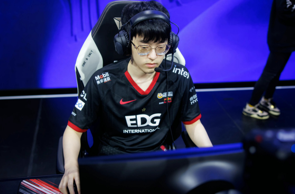 LNG欢迎新中单进队，Scout致谢EDG粉丝，Tarzan发声力挺