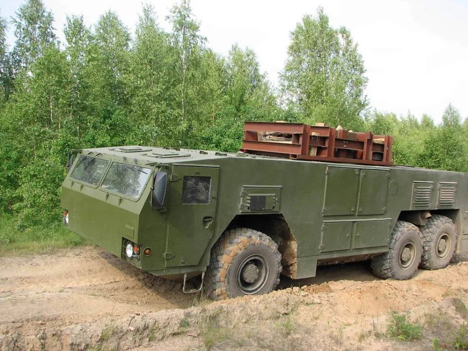 道尔-M2K防空导弹在白俄罗斯服役，使用本国底盘，搭配两种导弹_腾讯新闻