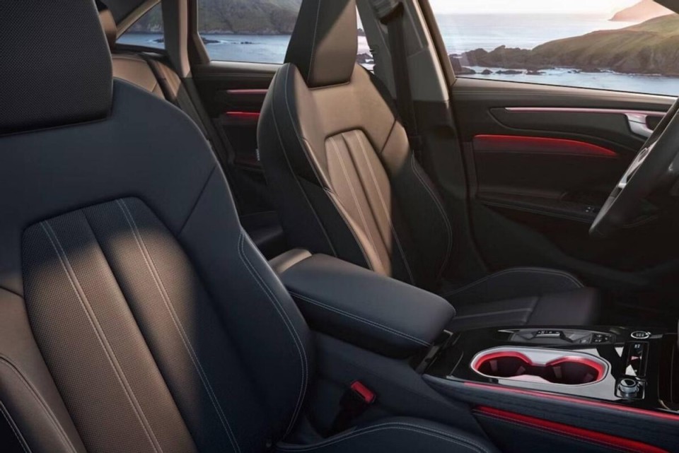 全新一代奥迪A6L曝光，造型运动，配第五代EA888，还能纯电驱动_腾讯新闻