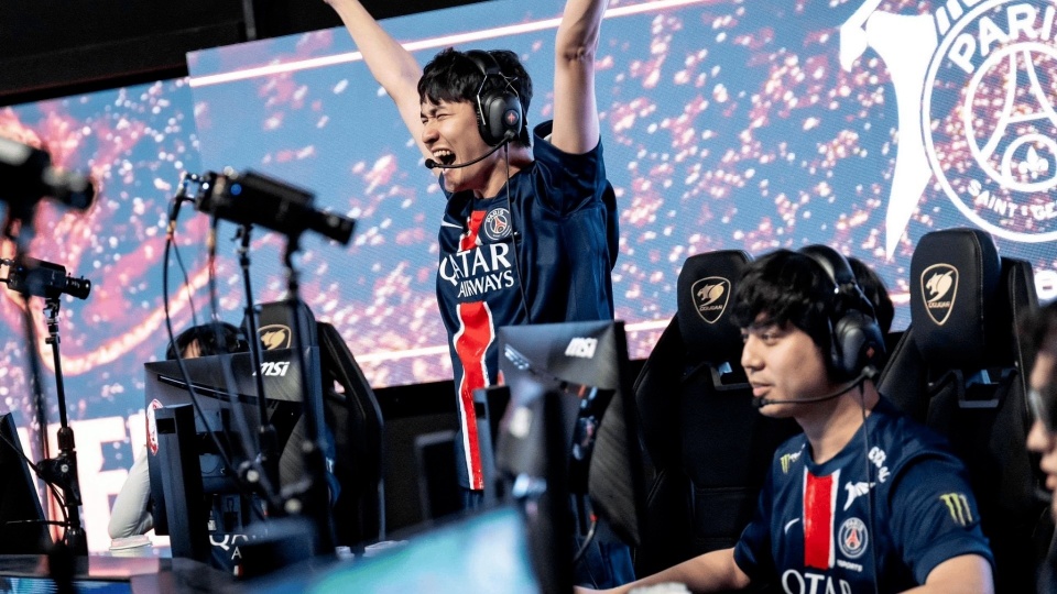 LOL全华班晋级世界赛！Karsa泪洒赛场，FoFo：我真的有罪？_腾讯新闻