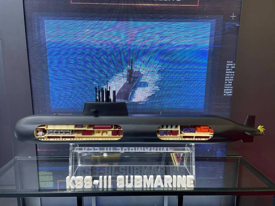韩国海军新一艘KSS-III潜艇开工 携带弹道导弹 预计2031年服役_腾讯新闻