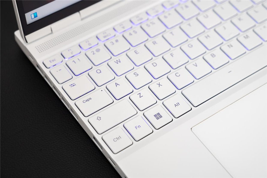 机械革命翼龙15Pro测评：长江存储PC41Q加持，高性能与高颜值全要_腾讯新闻