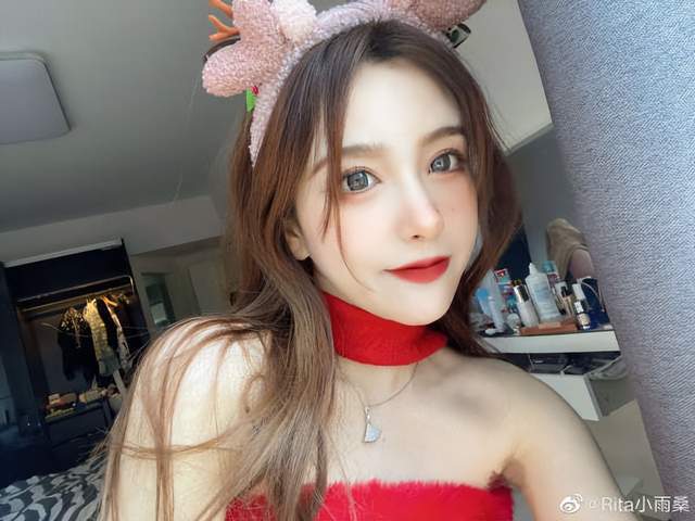 LPL众美女解说晒圣诞装自拍，Rita颜值惊艳鼓鼓最吸睛！_腾讯新闻