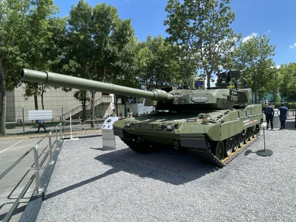 美国陆军推出升级版M2A4E1布雷德利战车 集成铁拳主动防御系统_腾讯新闻