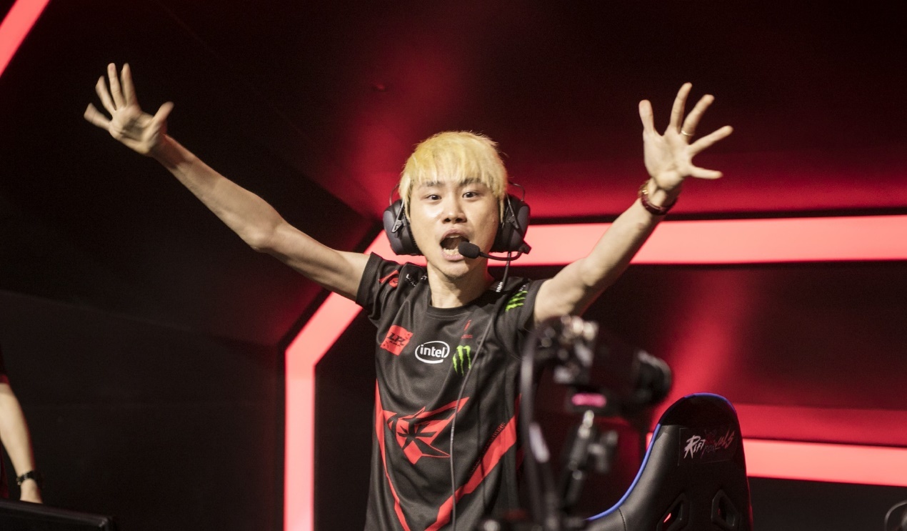 LPL第一中单提前诞生，Scout打破纪录，26局比赛，拿17次MVP