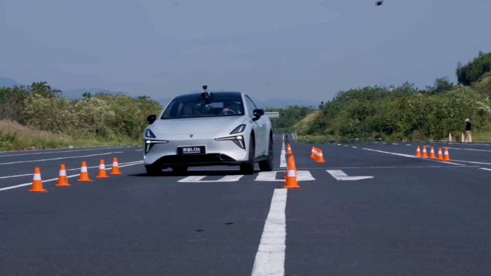 麋鹿测试85.6km/h，深蓝L06的黑科技悬架，到底有多强？_腾讯新闻