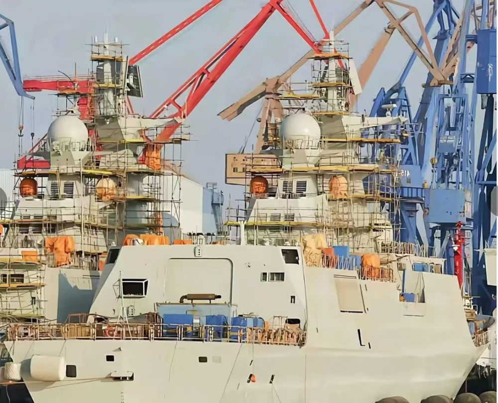 第六批054A型护卫舰：装备了100毫米舰炮，未换装368型相控阵雷达_腾讯新闻