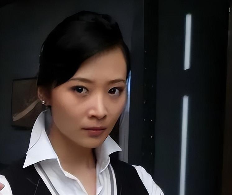 曲栅栅：嫁给落魄黄海波，凭《狂飙》走红，赚钱养夫8年苦尽甘来 腾讯新闻