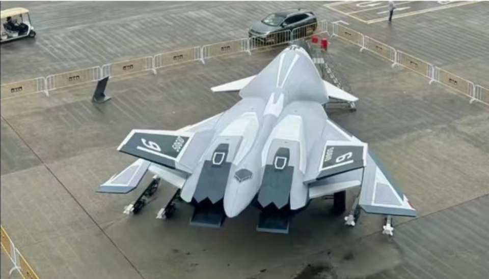 “白帝”乙空天飞机，以等比例模型亮相航展，彰显中国的航天雄心_腾讯新闻