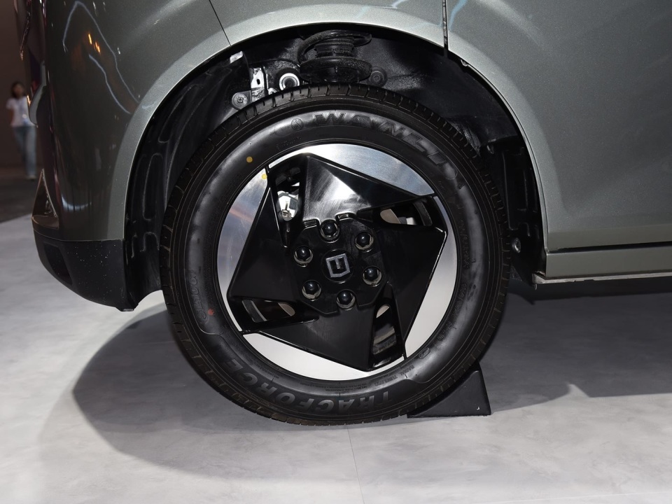 远程星享V7E亮相香港车展！预售8.99万起，460km续航+7.5立方容积_腾讯新闻