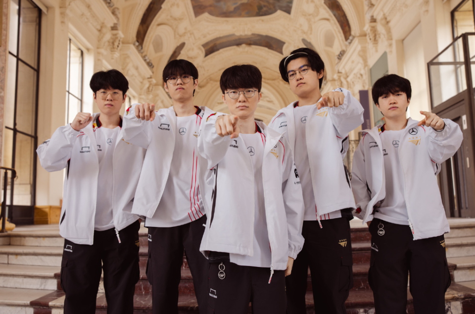 Faker加里奥英雄登场守护T1！T1 3-2战胜BLG夺得S14冠军_腾讯新闻