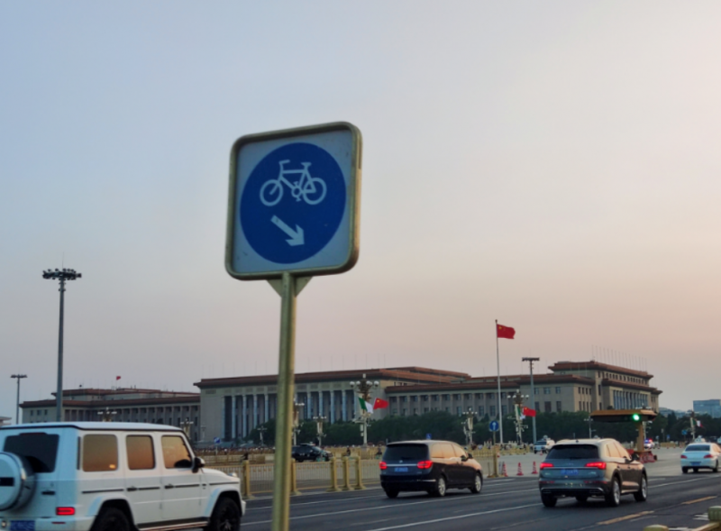 “长安街夜骑”火爆的背后：北京自行车回潮_腾讯新闻