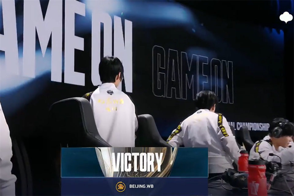 WB4比1淘汰TTG，晋级败者组第二轮，梓墨三连MVP带飞_腾讯新闻