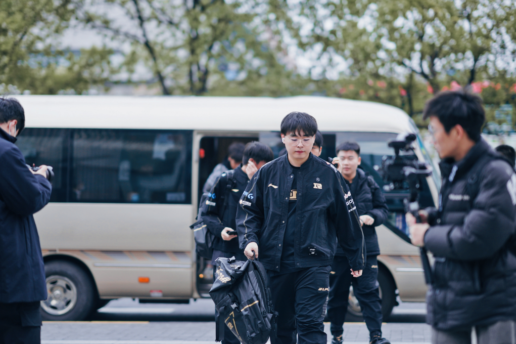 YSKM压制呼吸哥，IG零封RNG，前LNG中单吐露心声