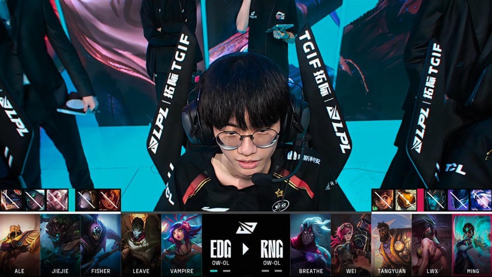 RNG三局击败EDG！网友：RNG虽然赢了，但我不知道如何评价_腾讯新闻