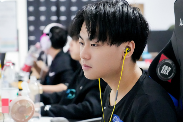 Bin率队淘汰老东家RNG，TT轻取EDG晋级，焕烽on决赛相遇！