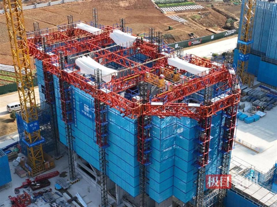 得房率约高达109%，武汉市首个第四代住宅标杆项目尖板眼多，点击手机，机器人即可运输物料_腾讯新闻