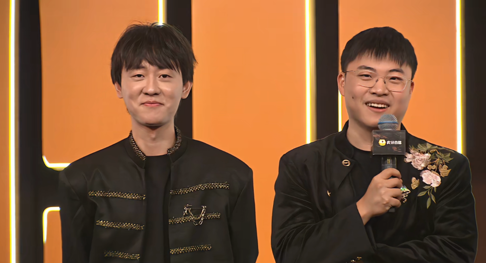 老头杯阵容：Uzi小明同队，Doinb金贡lwx重聚！MLXG队3韩援_腾讯新闻