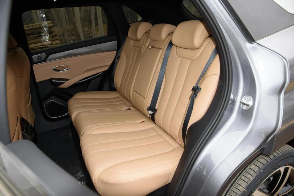 家用插混中型SUV之争，长安启源Q07和宋L DM之间该如何选择？_腾讯新闻