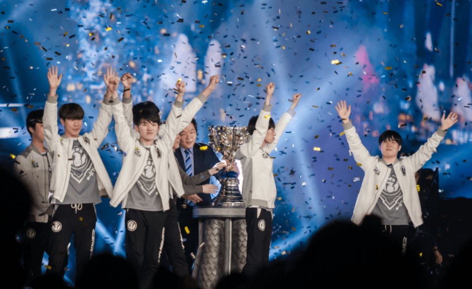 IG选手名单更新，theshy和rookie已回归，将重组S8冠军阵容_腾讯新闻