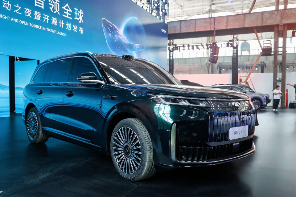 奇瑞对旗舰SUV下手了！风云T11续航破1400km，大尺寸一体屏很特别_腾讯新闻