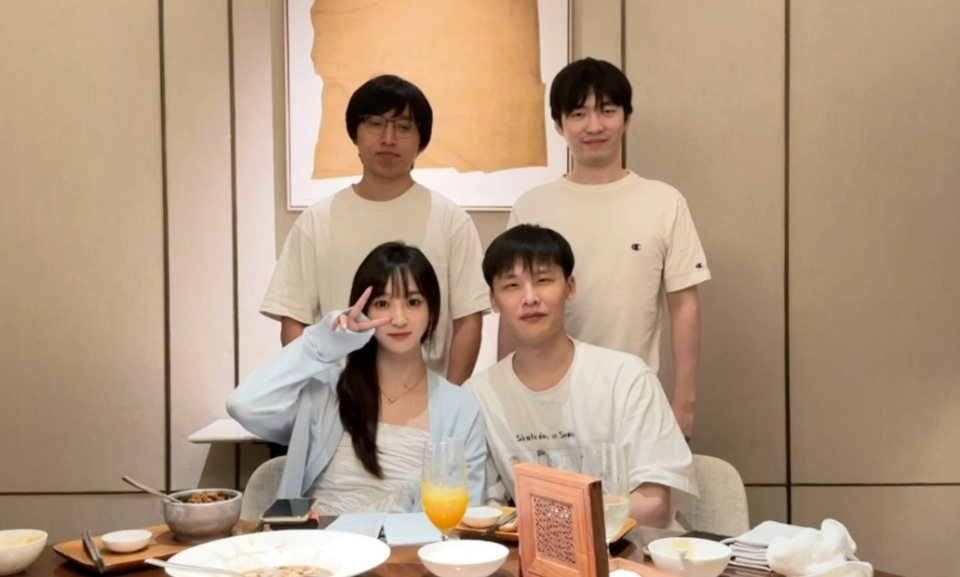 结婚之后被戴了“帽子”？H4cker发文力挺老婆：怎么个事，直了吗_腾讯新闻