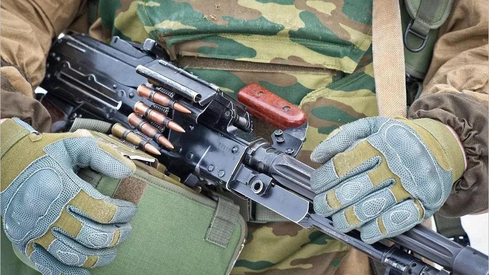 我军步兵班装备两挺机枪增强火力，淘汰弹鼓紧跟潮流，轻武器不轻_腾讯新闻