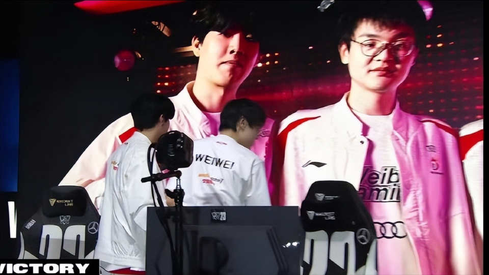 WBG粉丝全员皆僵尸？TheShy黑梗被玩出花，PVZ大战毫无火药味_腾讯新闻