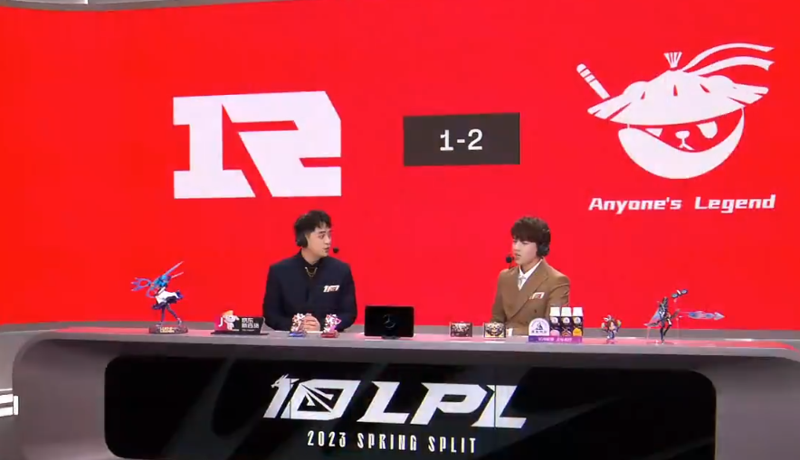 RNG老板鞠躬道歉：换上中单汤圆是我的决定，我对此负责