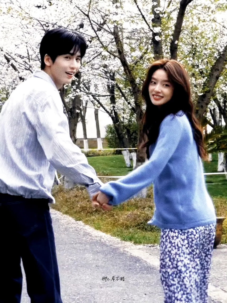 《爱你》大结局又甜又欲，张凌赫、徐若晗吻戏暴击，网友呼吁二搭_腾讯新闻