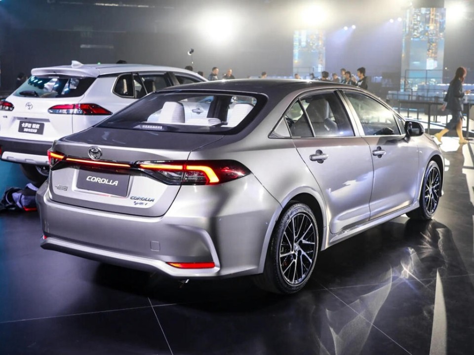 新款卡罗拉来了！轴距加长50mm、配2.0L自吸，真是亚洲狮升级版？_腾讯新闻