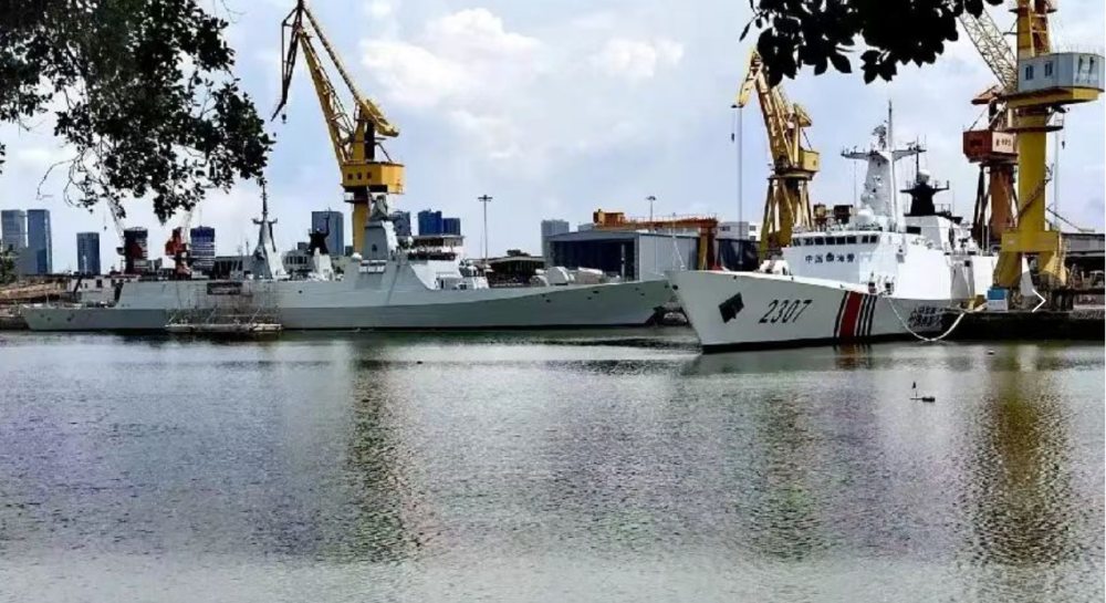 054B型护卫舰首舰：已经刷上545舷号，“漯河”舰正式服役？_腾讯新闻