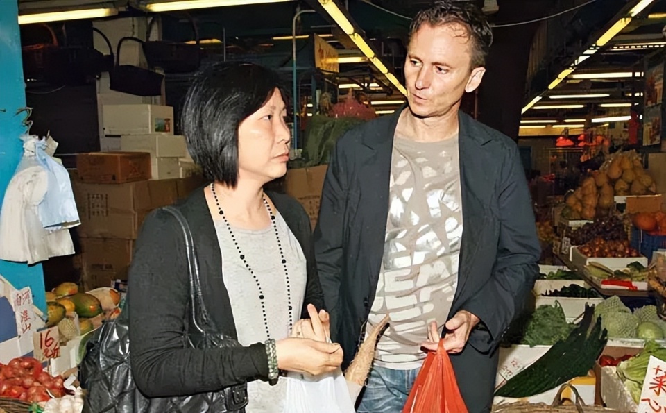 58岁河国荣自杀：入行不易、晚年潦倒，与妻子间的真爱令人动容_腾讯新闻