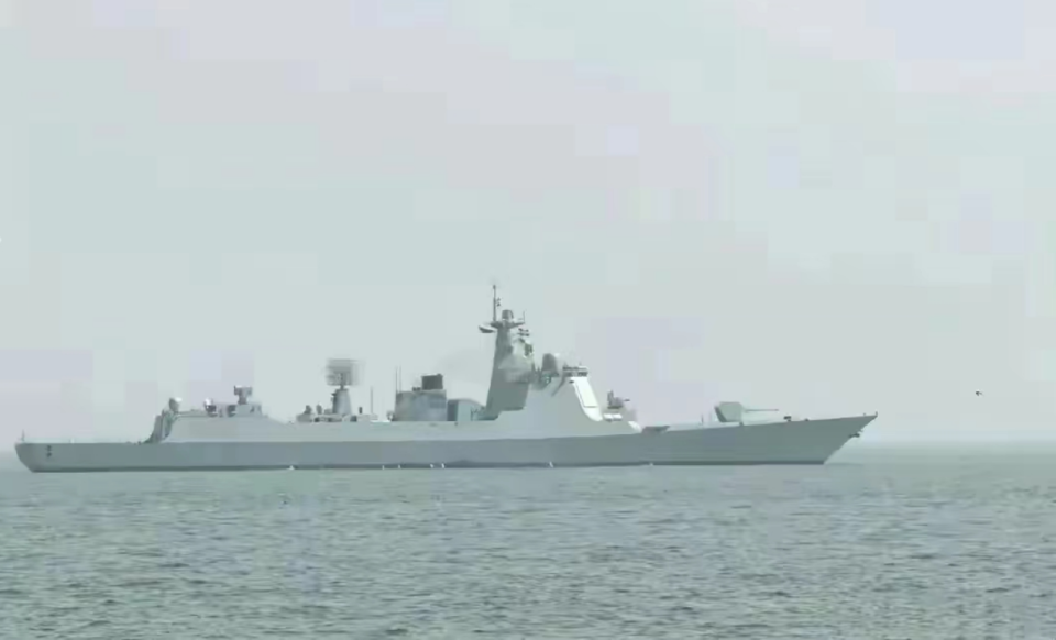 052D驱逐舰有四个批次，即将入列38艘的规模，战力强悍仅次于055型大驱_腾讯新闻