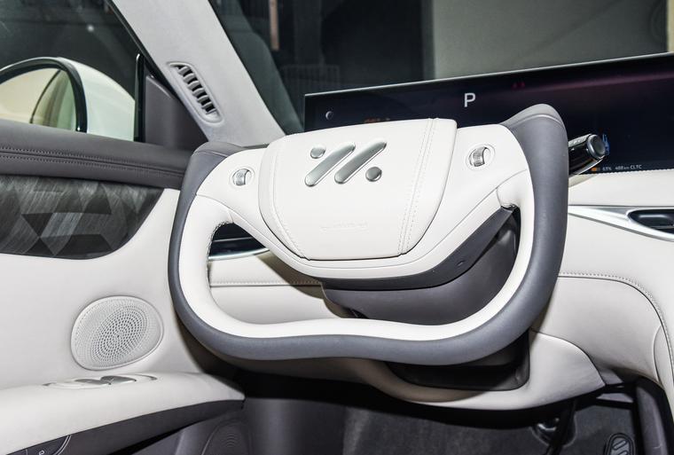 太猛了，续航超1000km，智己新车配首个量产准900V超快充固态电池_腾讯新闻