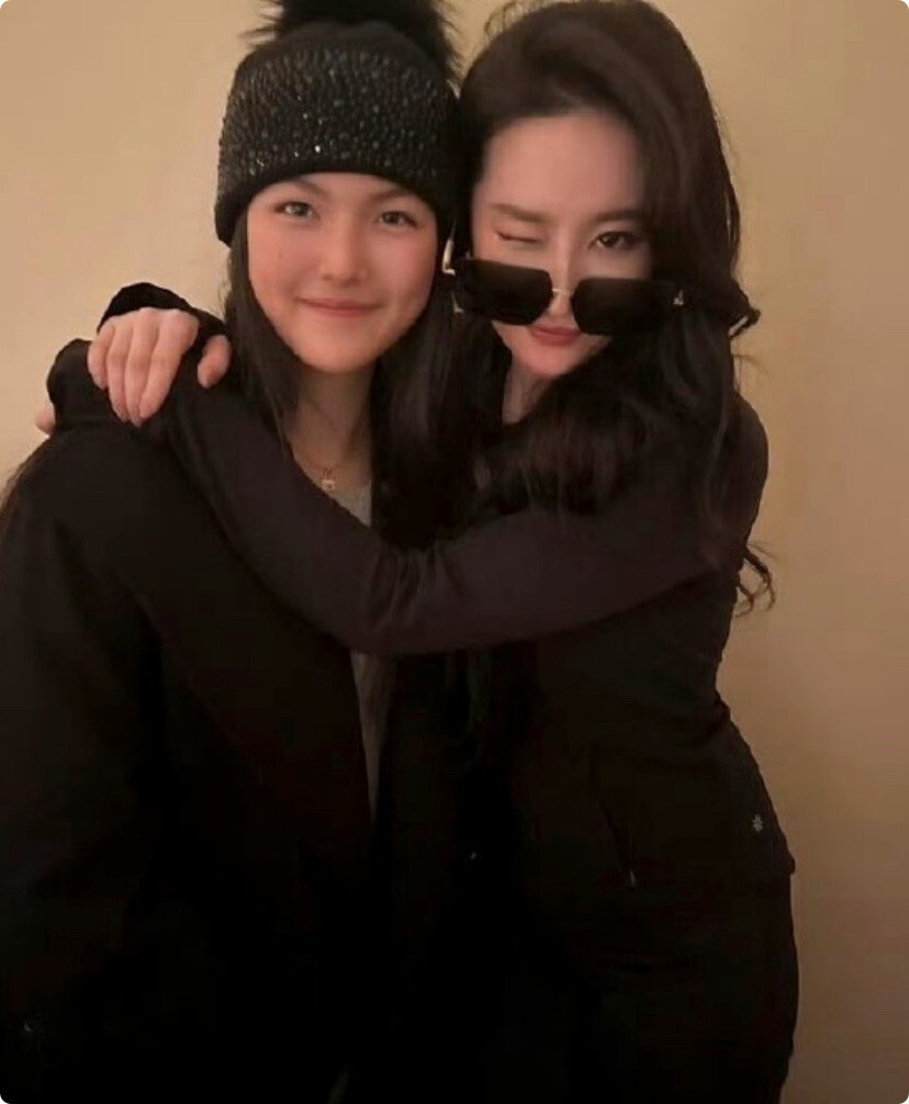 北京这一天，被长发披肩的王诗龄惊艳，不穿着暴露却美得很高级 -6parkbbs.com