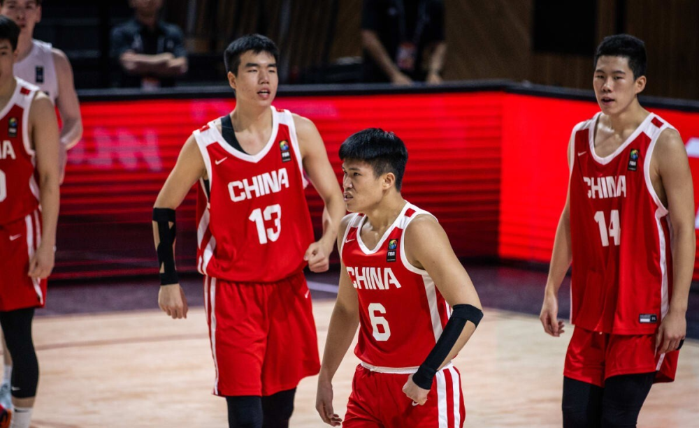 中国U16男篮勇进决赛！张懿赵杰24+6+6，赵博新2双成关键人物_腾讯新闻