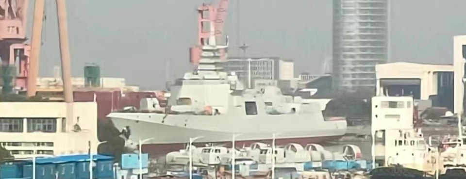 8艘055刚刚就位，第二批055大驱开始暴兵，一个月内连下2艘_腾讯新闻