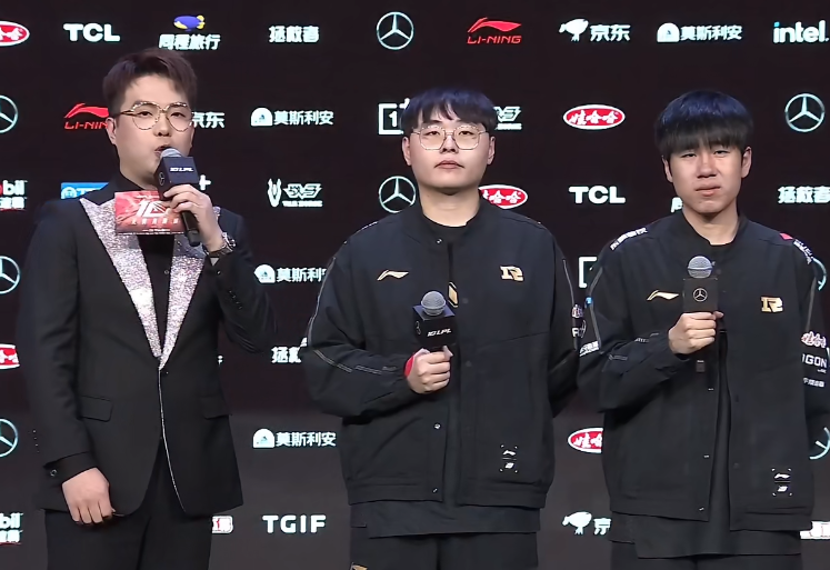 RNG击败TT晋级，Gala杀麻了，呼吸哥赛后力挺：世一AD