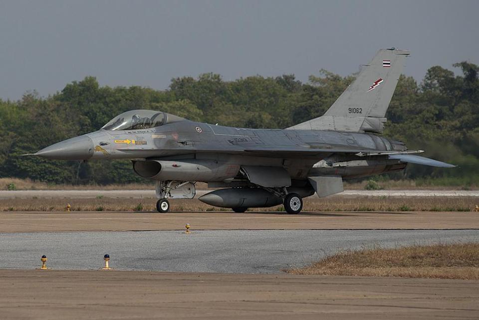 不是歼10CE也不是F-16，中美军机都没看上，泰国最终选择买鹰狮_腾讯新闻