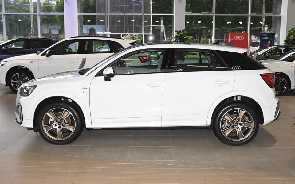 全系降价5.1万！跌至17.18万起的新款奥迪Q2L，能买吗？_腾讯新闻