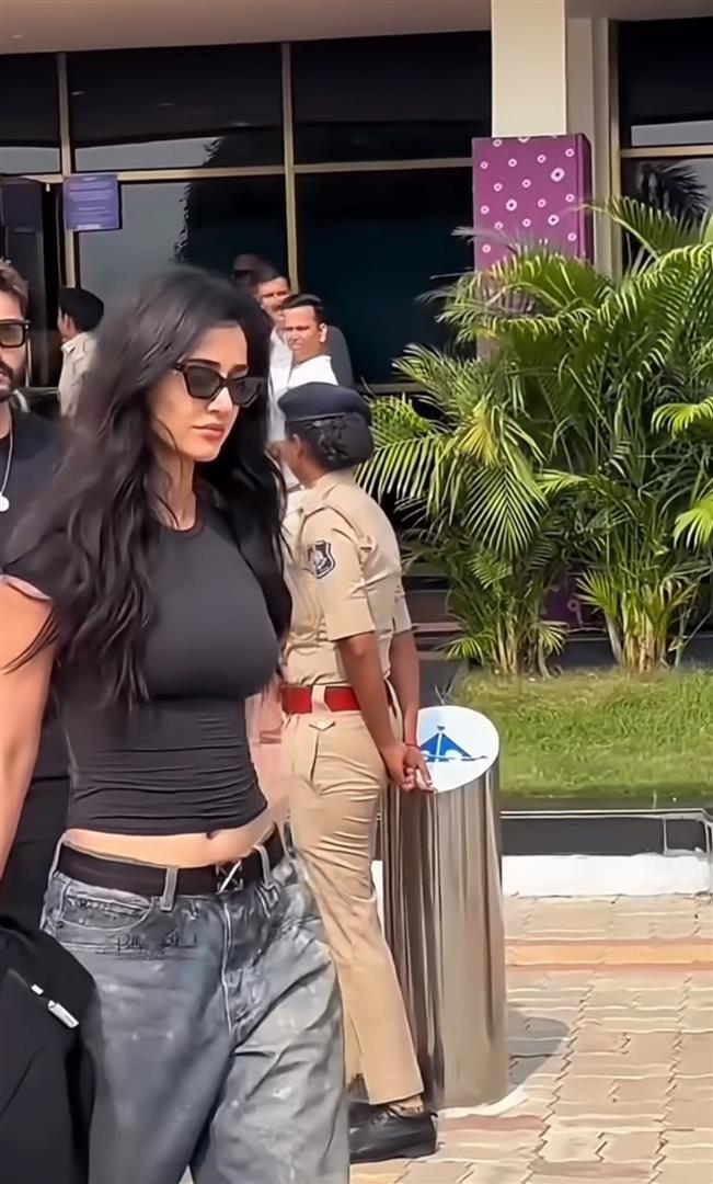 印度性感女星迪莎帕塔尼私服好低调啊，但依旧很美身材巨好_腾讯新闻