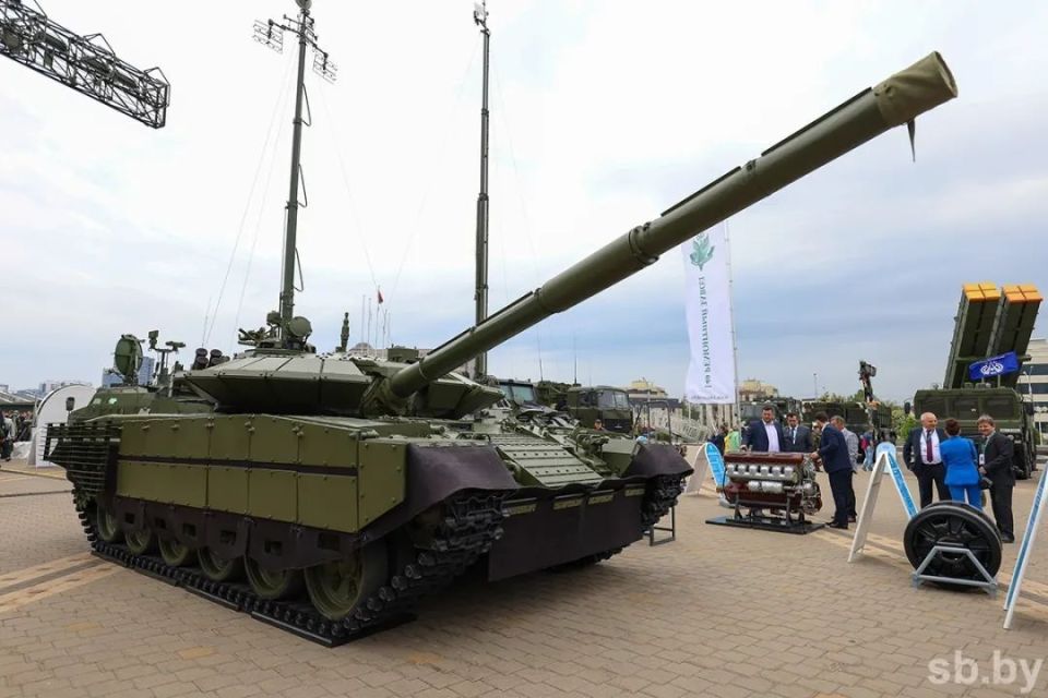 白俄罗斯也在改造T-72，推出新型T-72BM2坦克增强防护_腾讯新闻